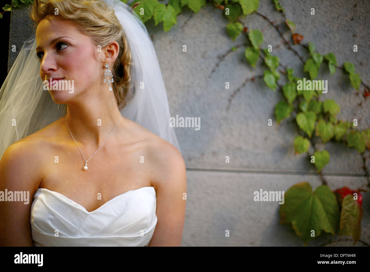 Groom waiting for the bride hi-res stock photography and images - Alamy