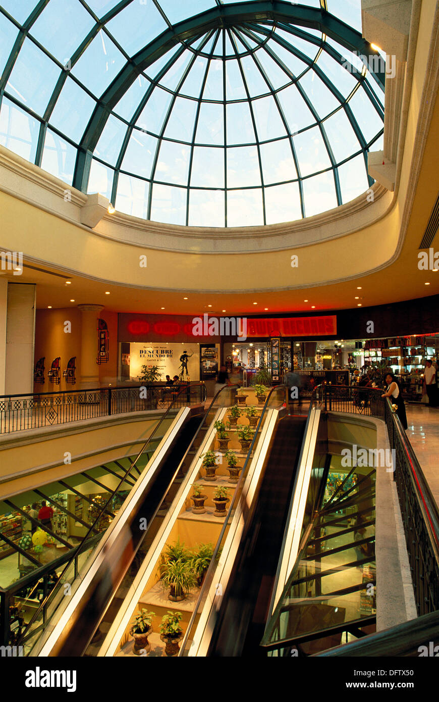 Mexico shopping mall interior hi-res stock photography and images - Alamy