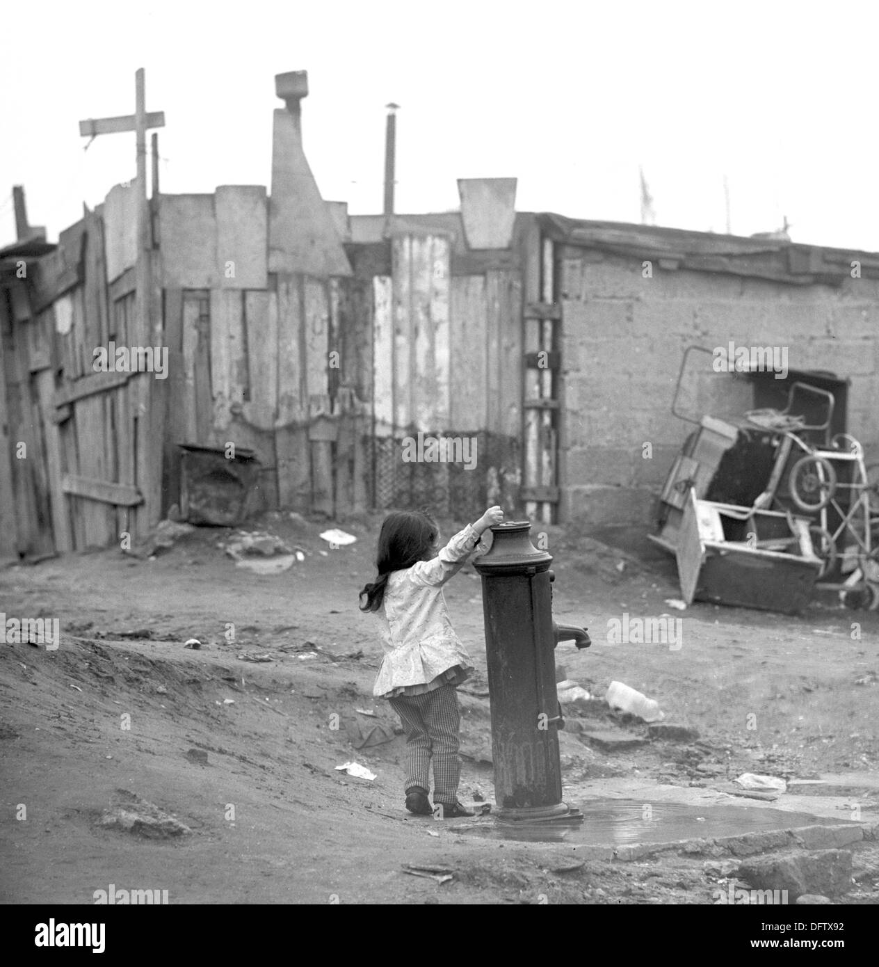 Poverty paris vintage hi-res stock photography and images - Alamy