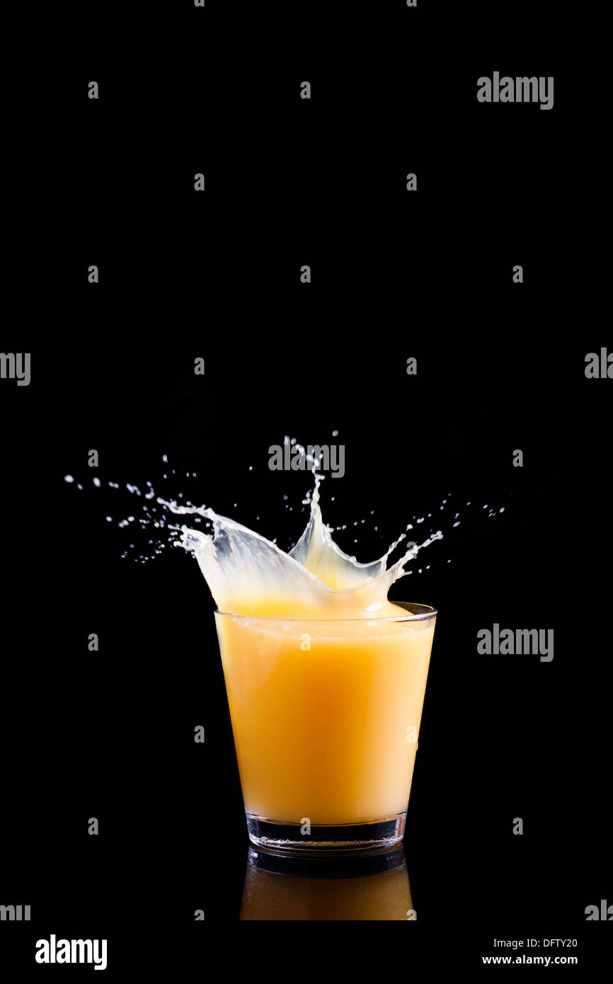 Lemon juice splash hi-res stock photography and images - Alamy