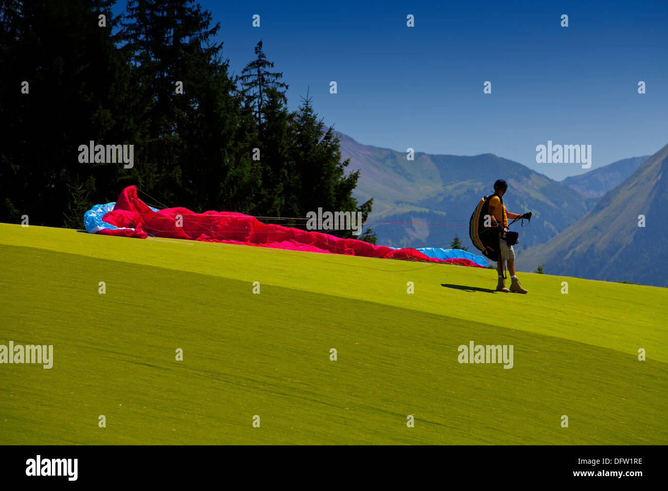 Pilot chute hi-res stock photography and images - Alamy