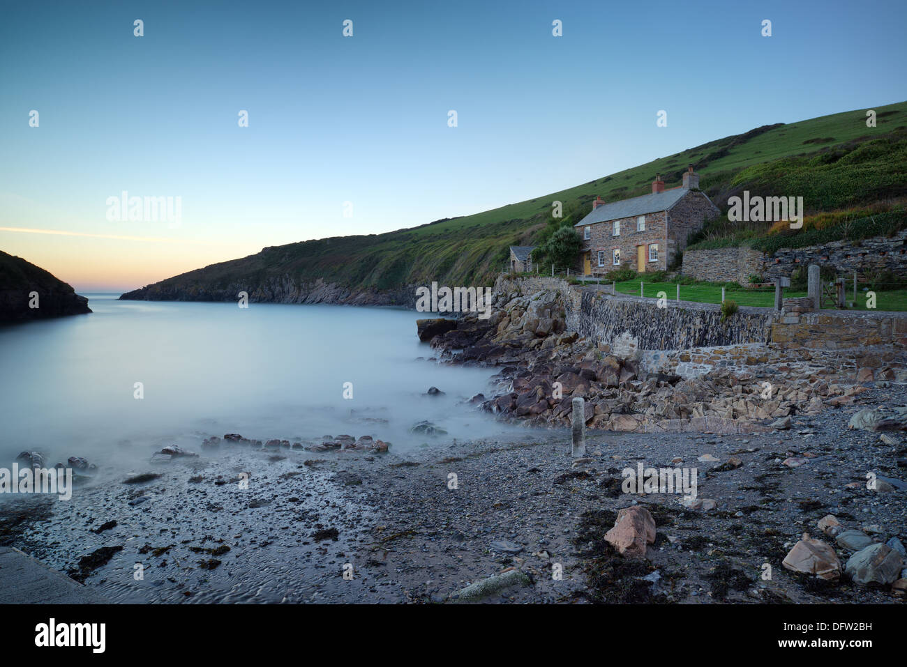 Cornwall fishing village hi-res stock photography and images - Alamy