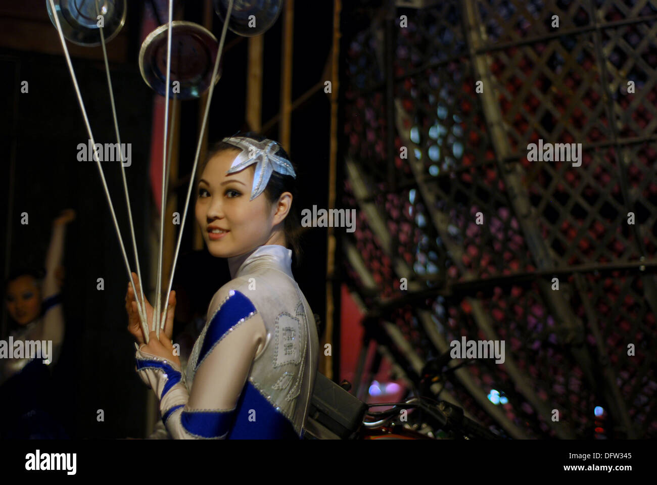 Chinese circus acrobat hi-res stock photography and images - Alamy