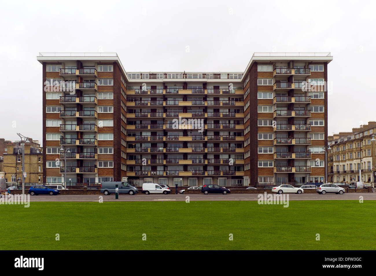 Apartment block 60's Kingsway Court Hove Stock Photo - Alamy