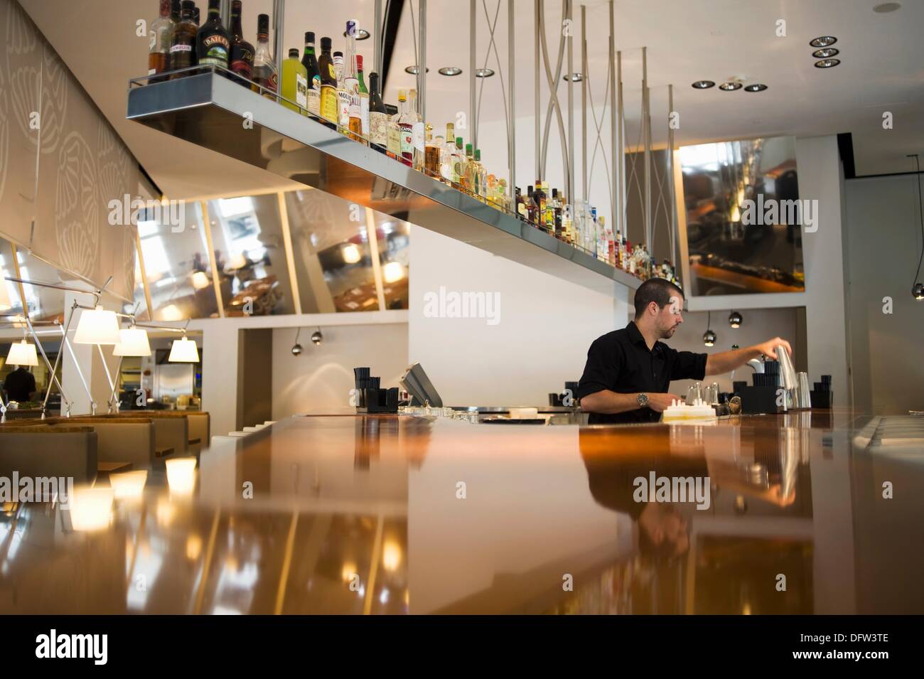 Momo bar hi-res stock photography and images - Alamy