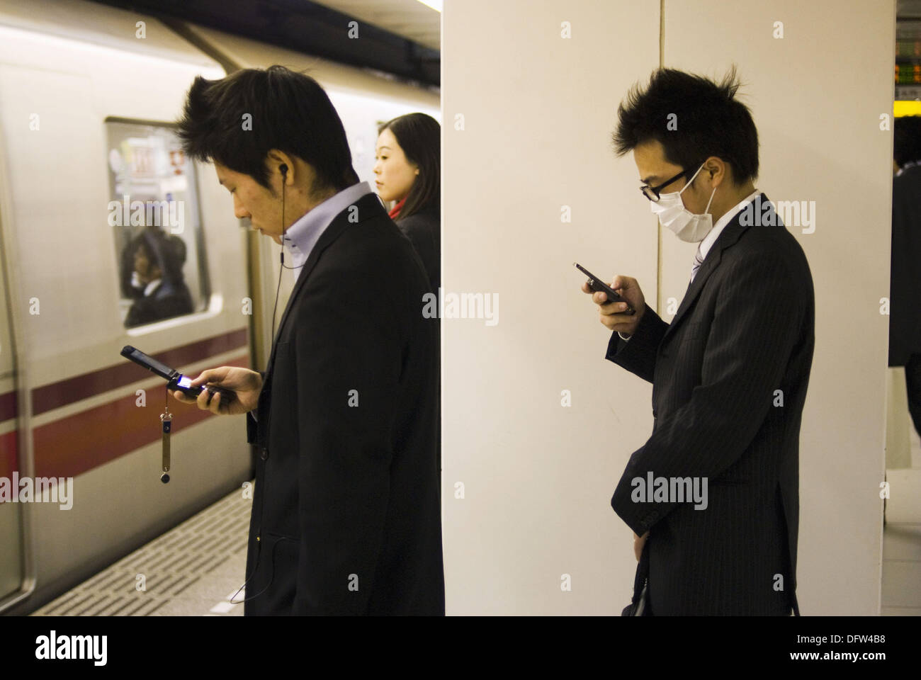 People standing in tokyo subway hi-res stock photography and images - Alamy