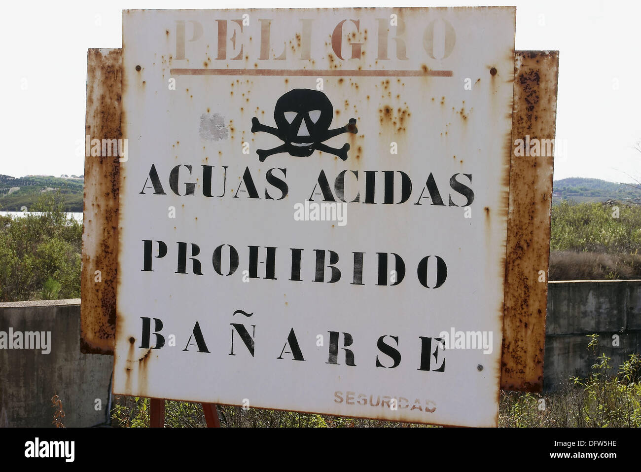 Abandoned mine warning danger sign hi-res stock photography and images ...
