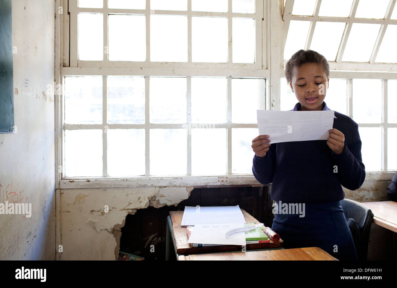 Children reading out loud classroom hi-res stock photography and images ...