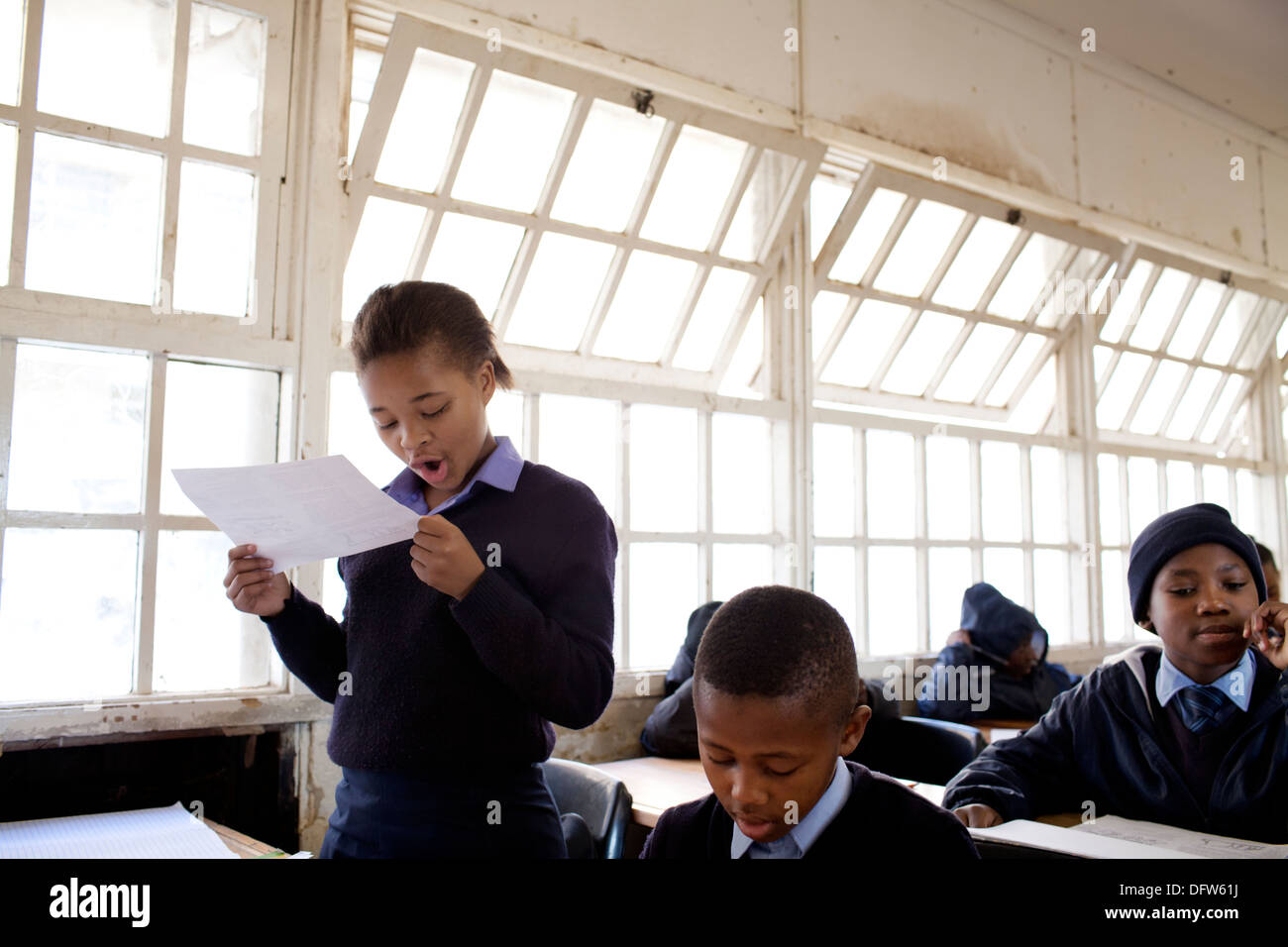 Reading out loud hi-res stock photography and images - Alamy