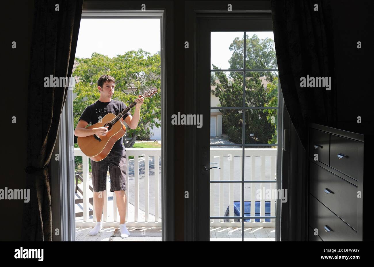 Black man on balcony hi-res stock photography and images - Alamy