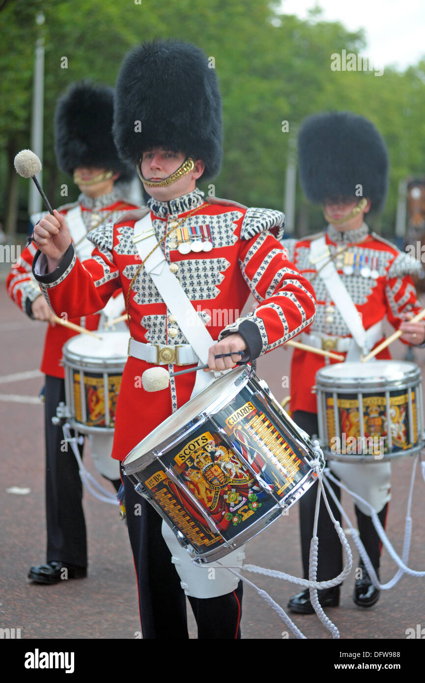 London, UK. 9th October 2013. Commonwealth Games Baton Relay 2014 Sir ...