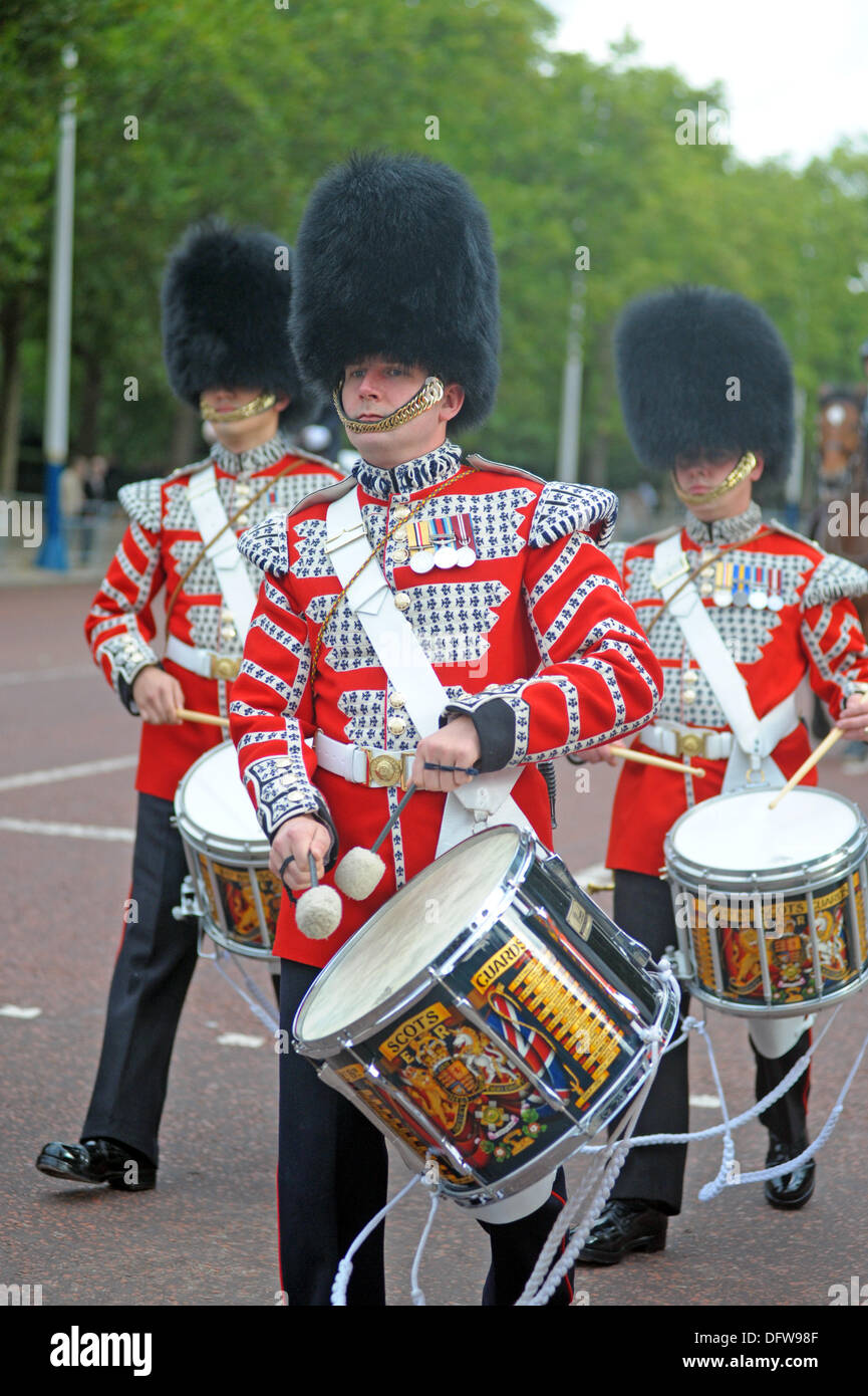 London, UK. 9th October 2013. Commonwealth Games Baton Relay 2014 Sir ...