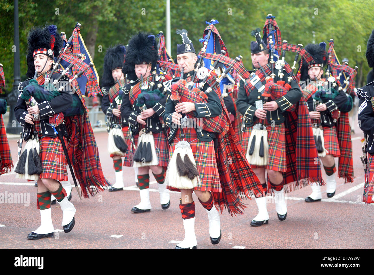 London, UK. 9th October 2013. Commonwealth Games Baton Relay 2014 Sir ...
