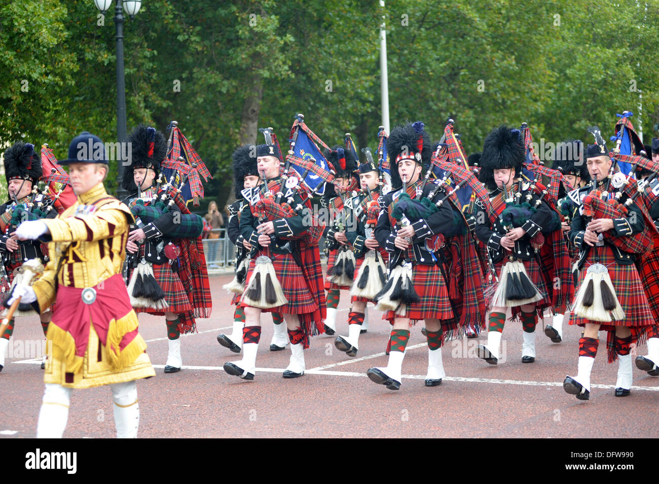 London, UK. 9th October 2013. Commonwealth Games Baton Relay 2014 Sir ...