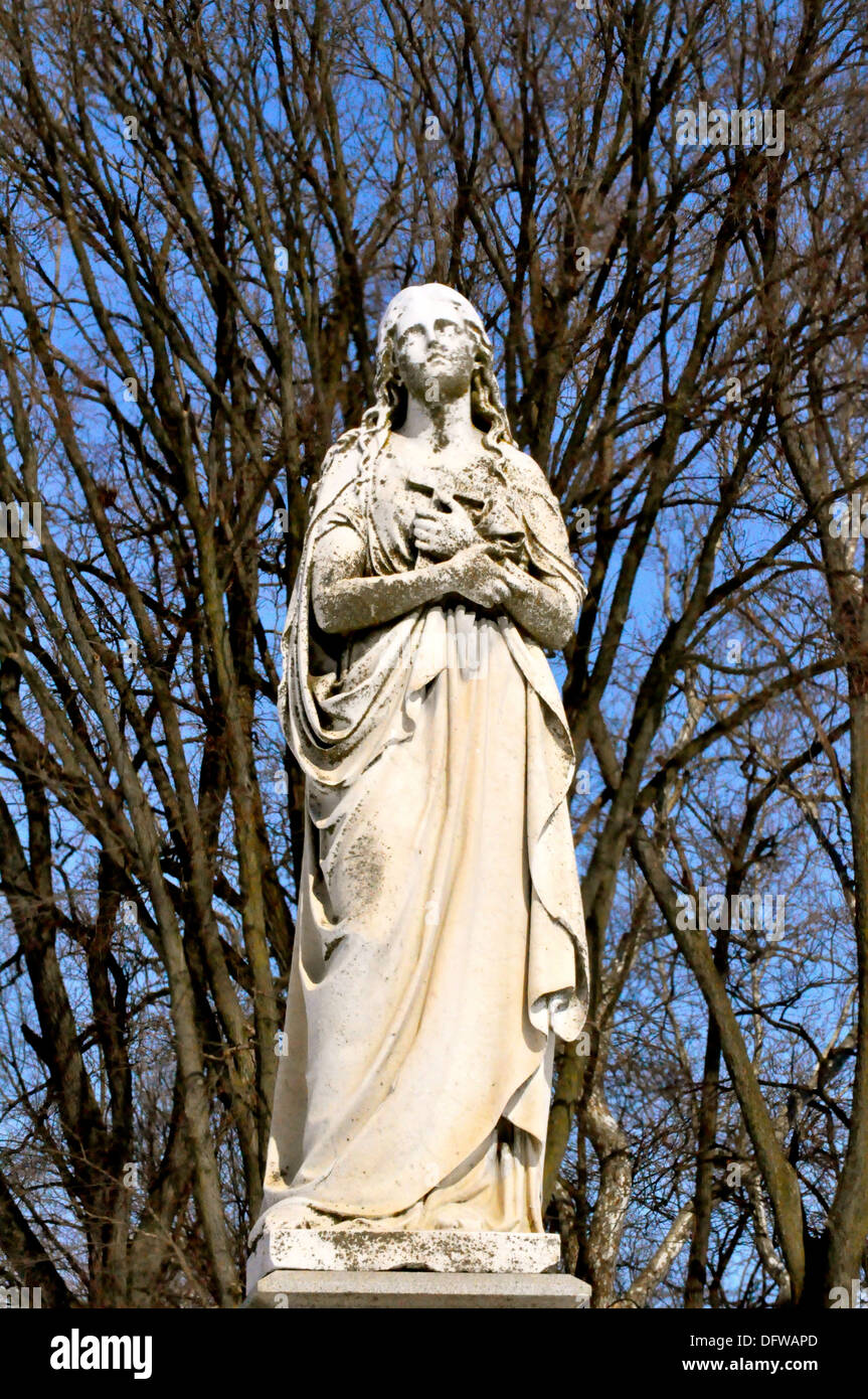 Marble Statues in a Cemetery Stock Photo - Alamy