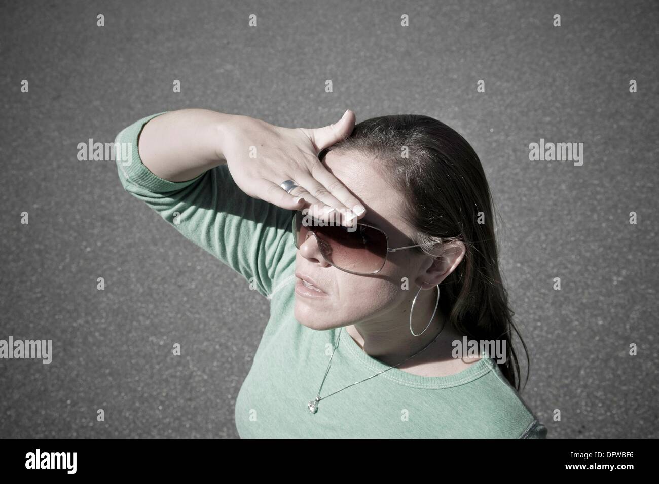 Hand blocking sun hi-res stock photography and images - Alamy