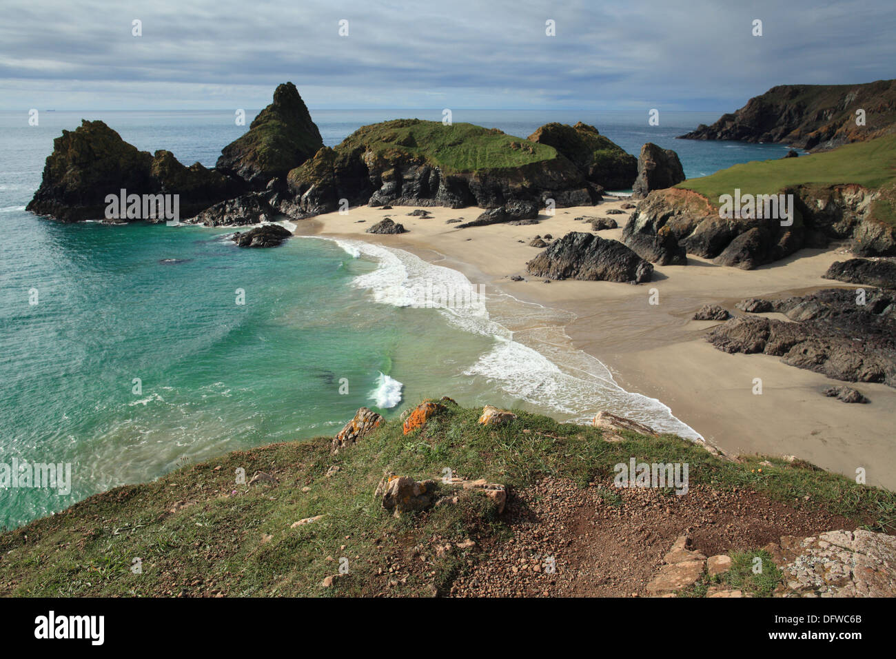 Kynance Cove, The Lizard peninsula, Cornwall, England, UK Stock Photo ...
