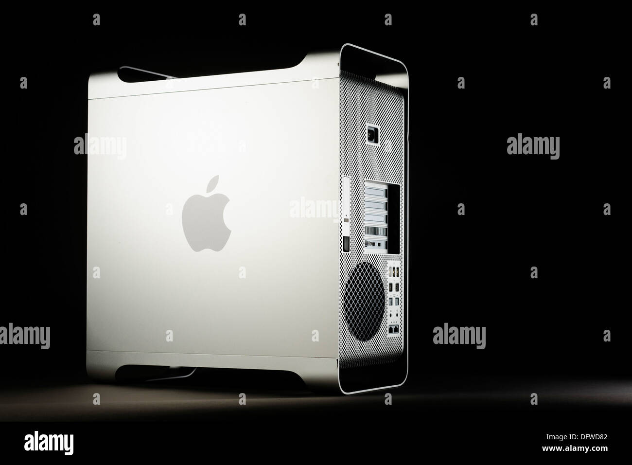 Computer desktop hi-res stock photography and images - Alamy