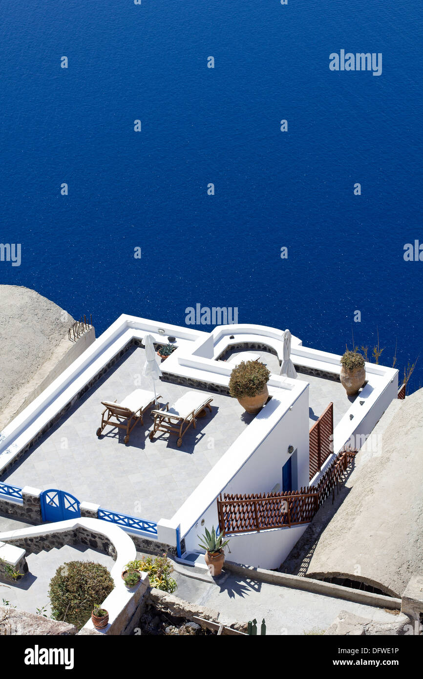 Santorini terrace hi-res stock photography and images - Alamy