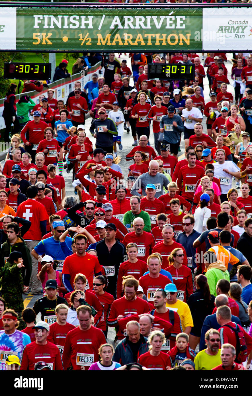 Army marathon hi-res stock photography and images - Alamy