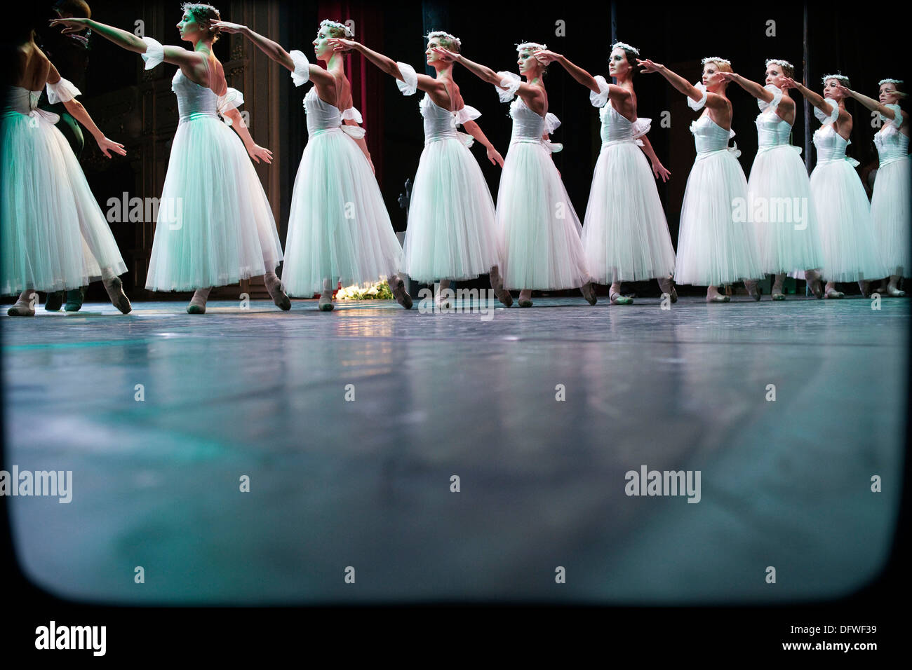 Escenario de ballet hi-res stock photography and images - Alamy