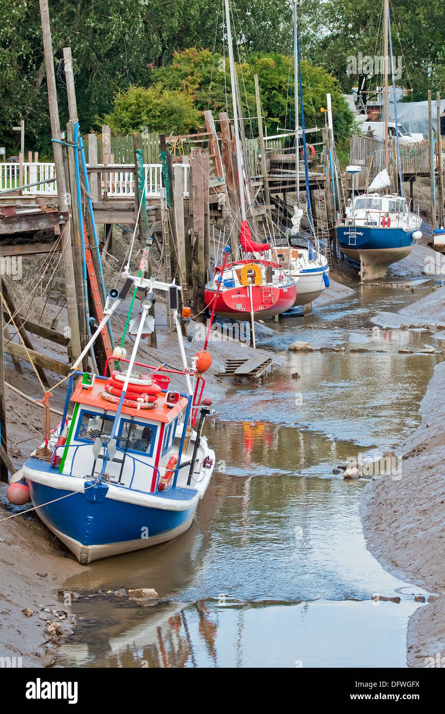 Boats waiting for the tide in their mud berths in Skippool Creek, River ...