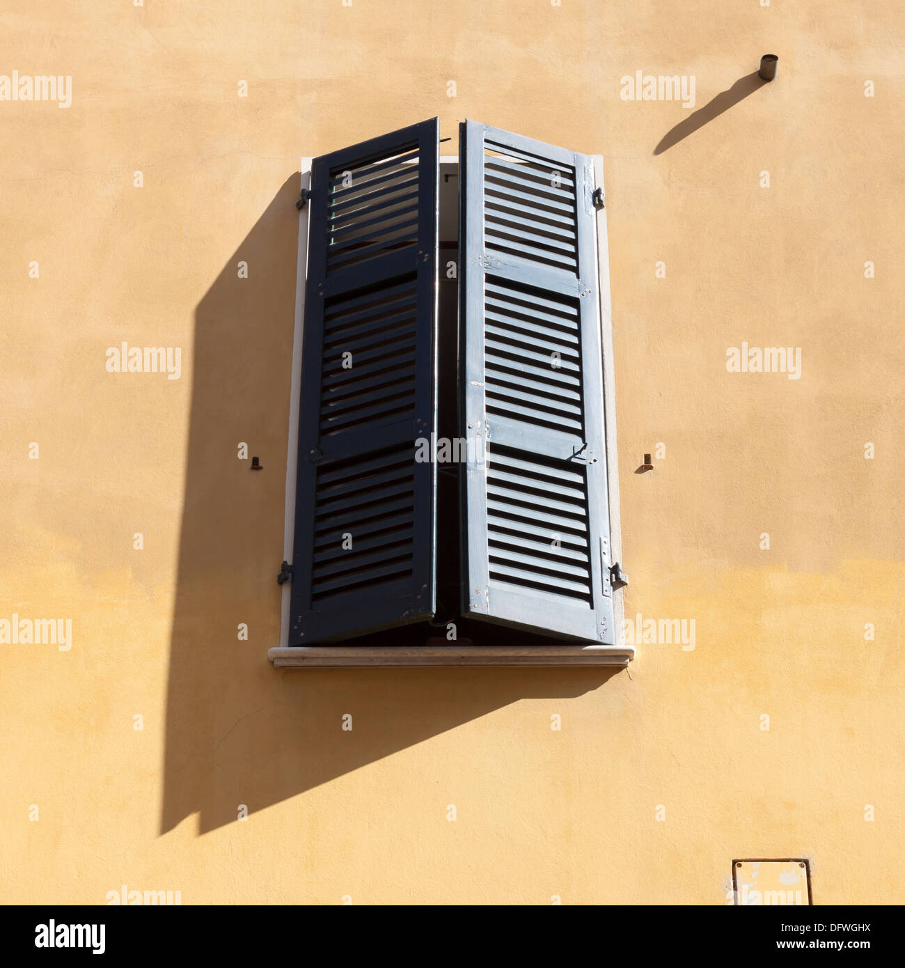 Typical italian window with closed shutters Stock Photo - Alamy