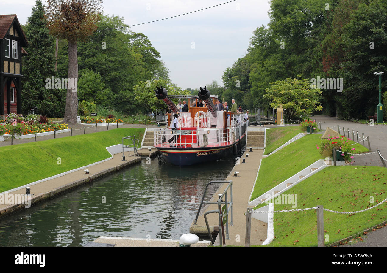 Paddle boat entering Bray Lock on the River Thames in England Stock ...