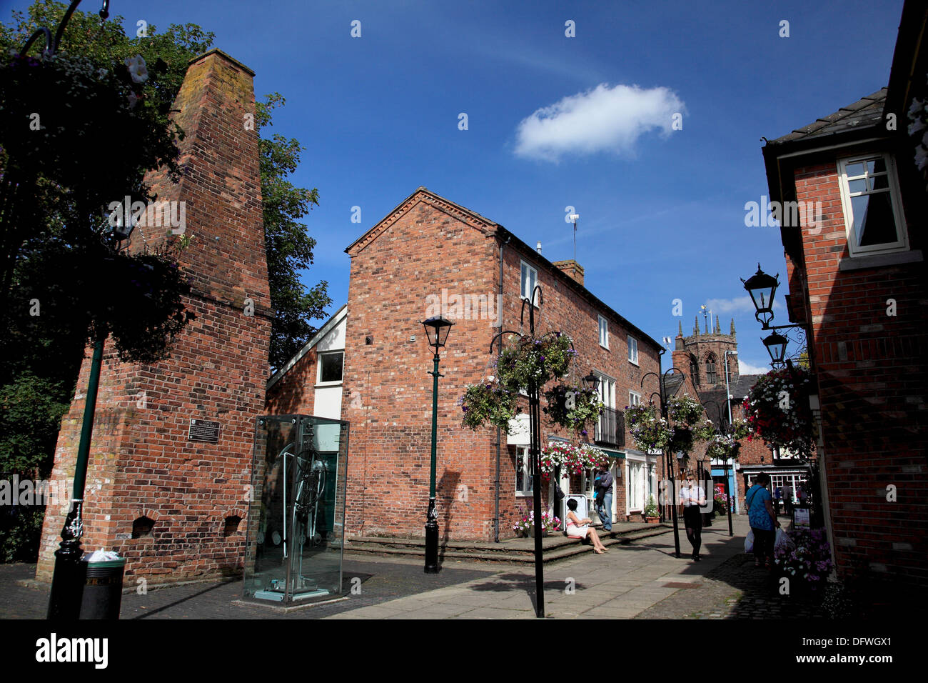 Nantwich town centre shops hi-res stock photography and images - Alamy