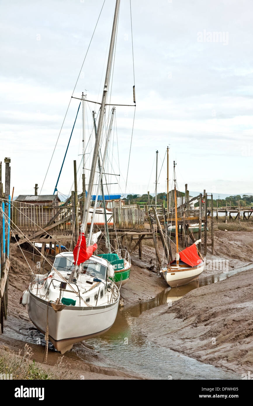Boats waiting for the tide in their mud berths in Skippool Creek, River ...