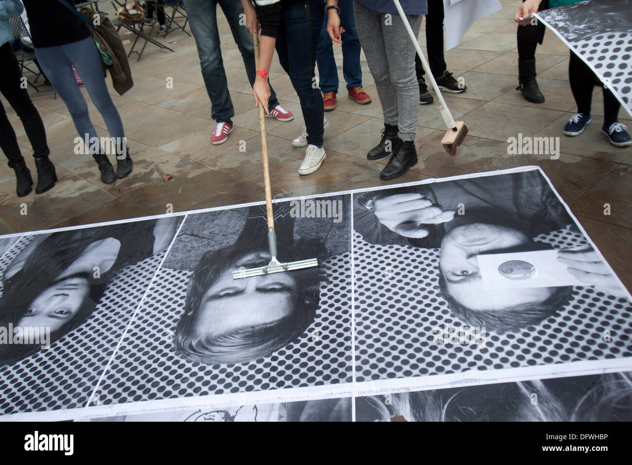 Giant portraits hi-res stock photography and images - Alamy