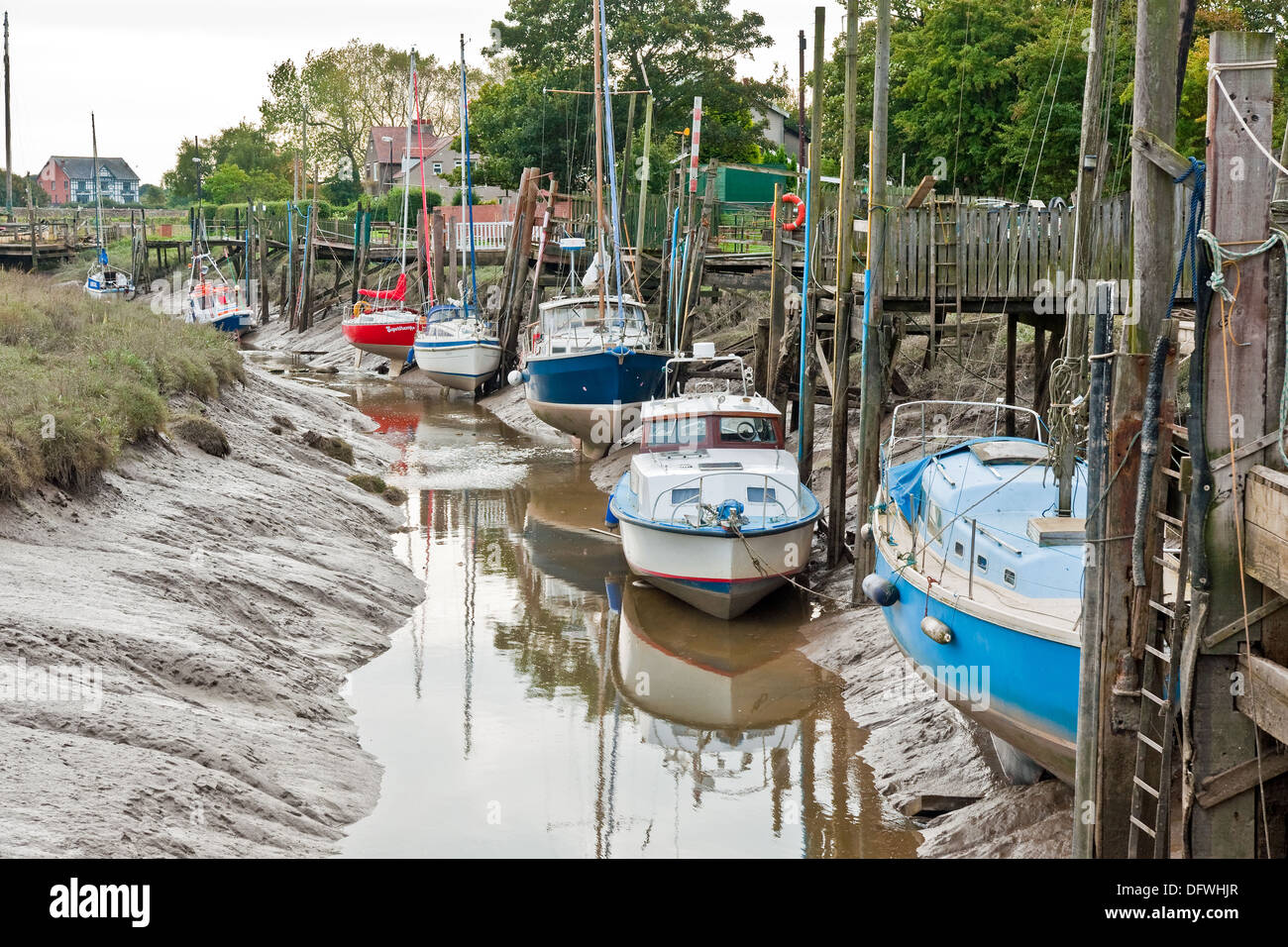Boats waiting for the tide in their mud berths in Skippool Creek, River ...