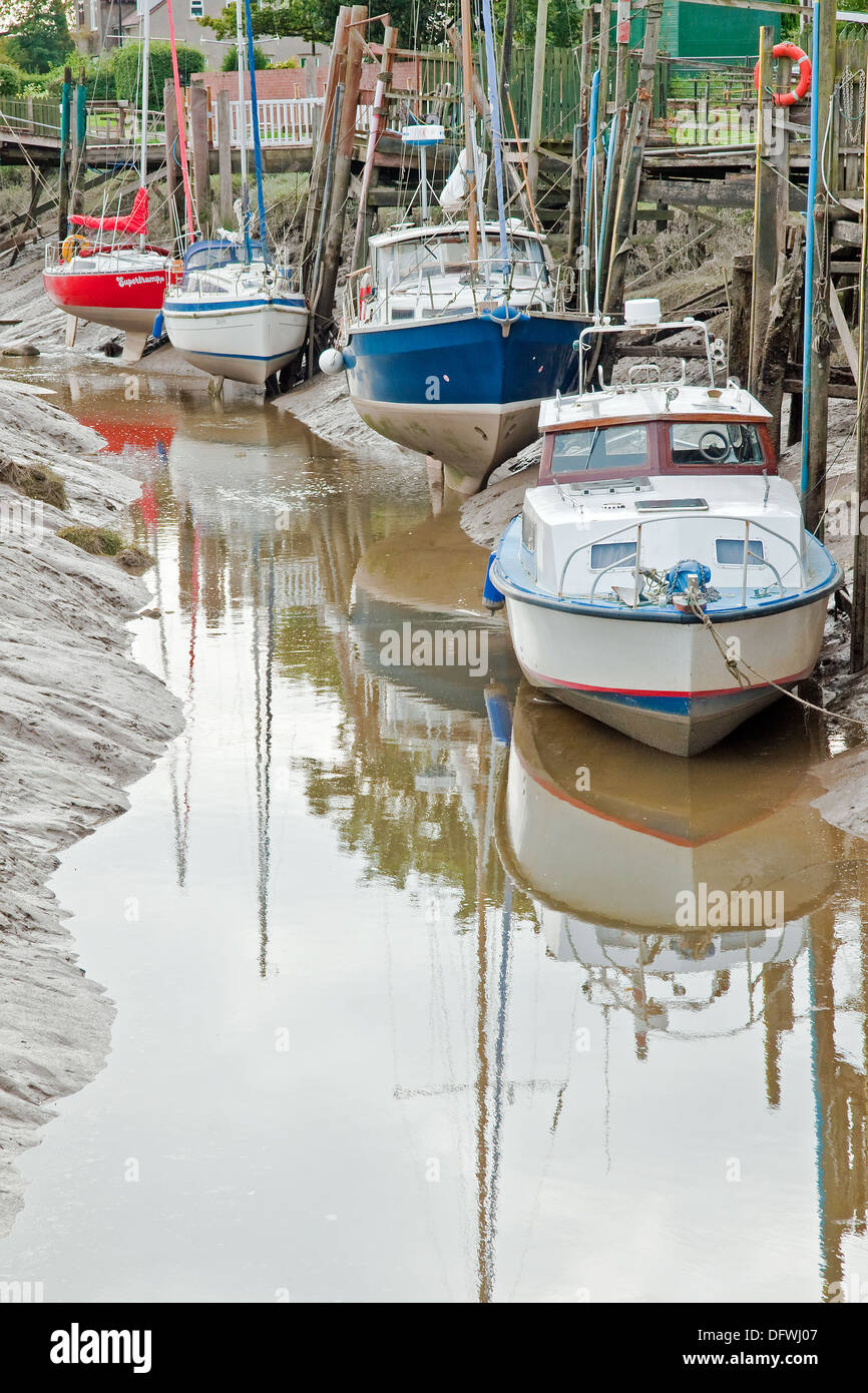 Boats waiting for the tide in their mud berths in Skippool Creek, River ...