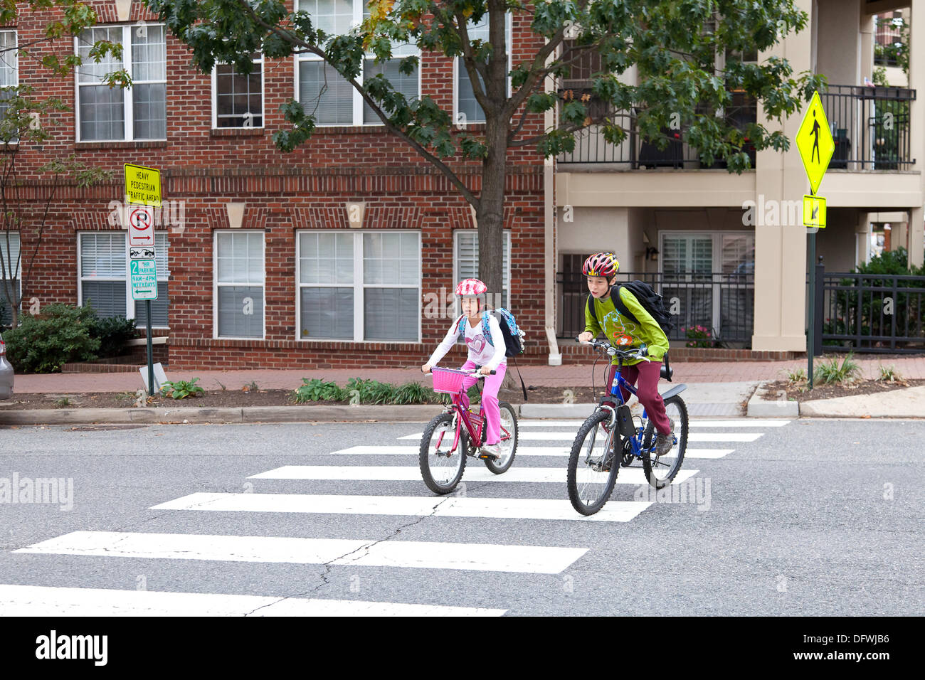 Arlington, Virginia, USA. 9th Oct, 2013. Elementary school students Lukash (10) and Sofia (8 ...