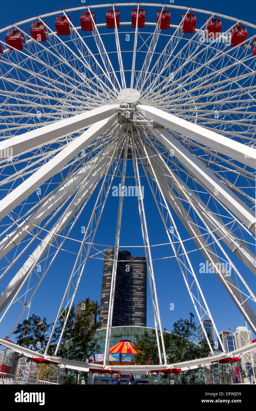 Chicago Navy Pier big wheel with Lake Point tower in background Stock ...