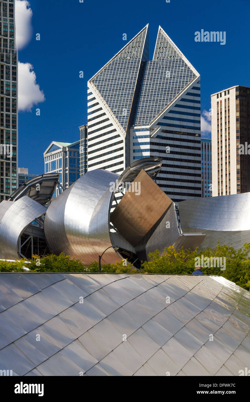 Crain communications building hi-res stock photography and images - Alamy