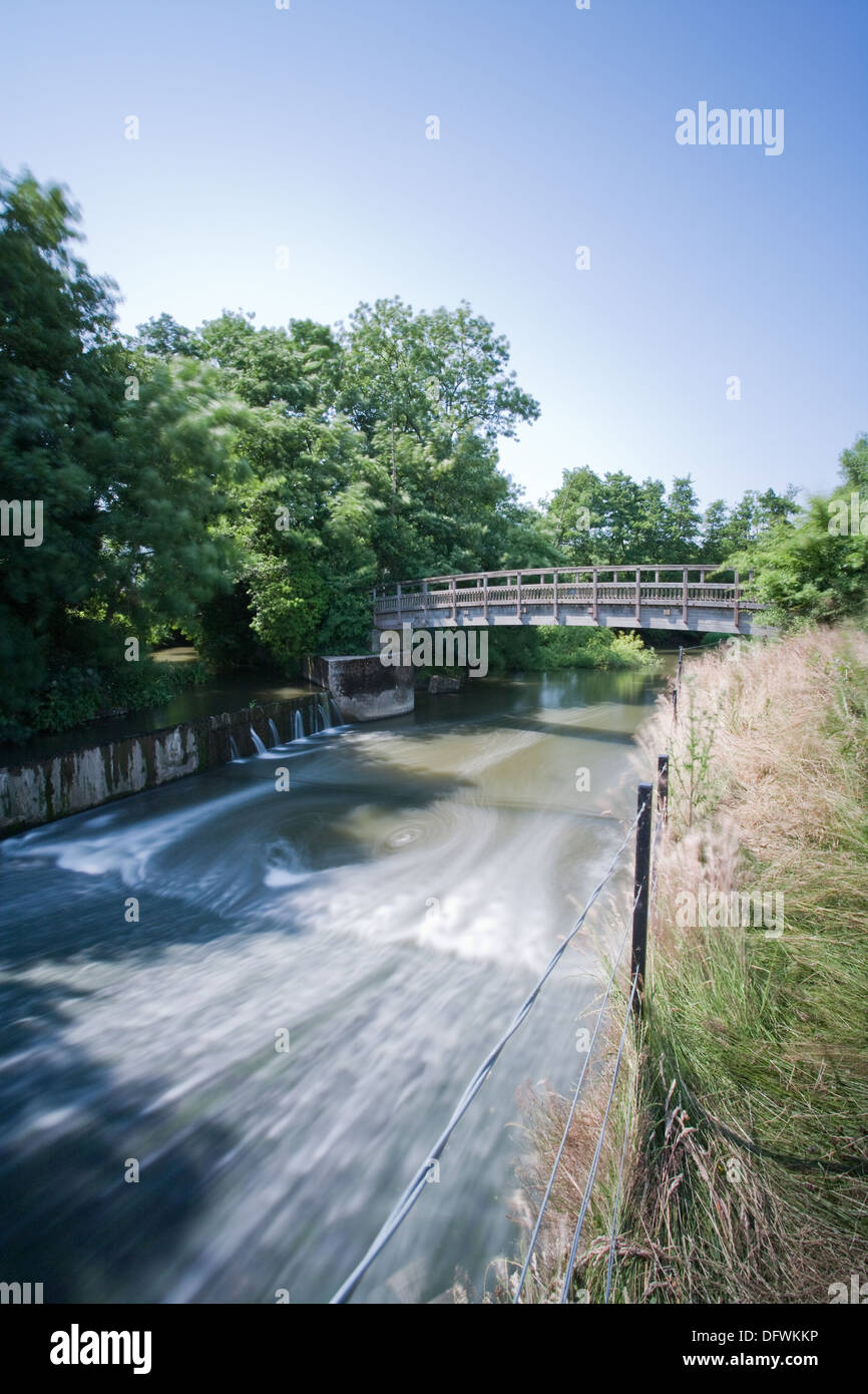 The River Mole flowing under Pixham footbridge in Dorking, Surrey Stock ...