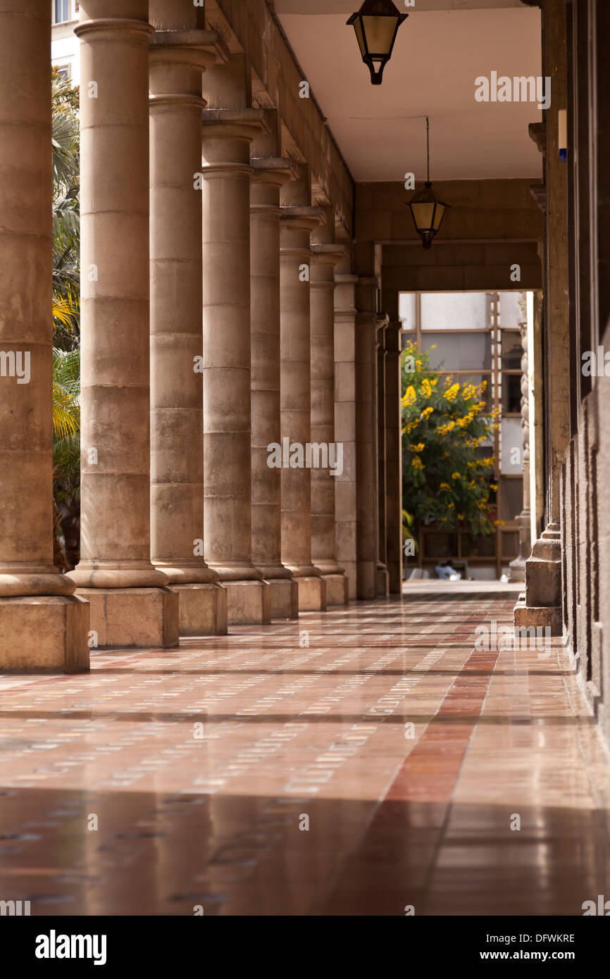 Architecture pillars columns hi-res stock photography and images - Alamy