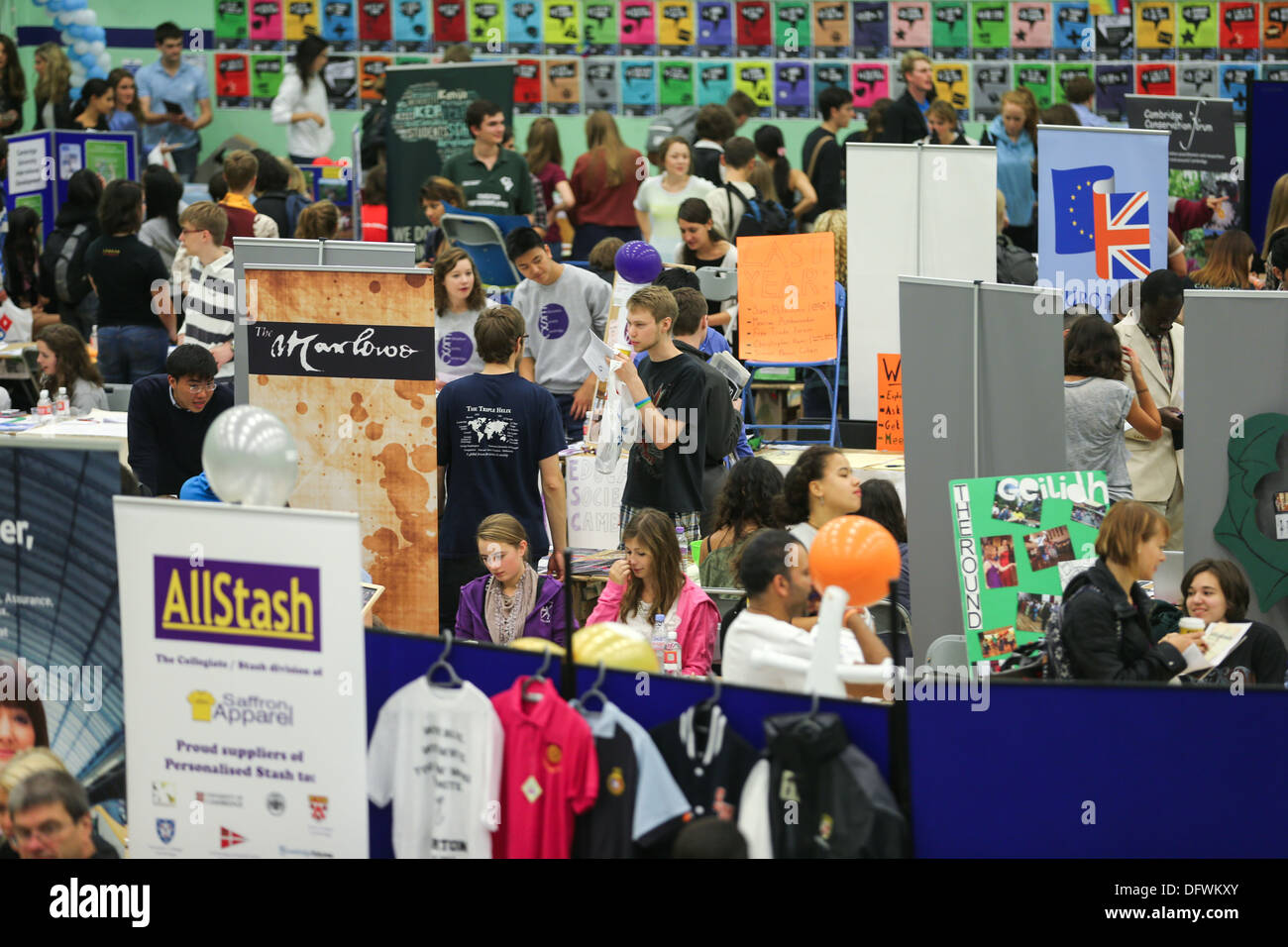 University freshers fair hi-res stock photography and images - Alamy