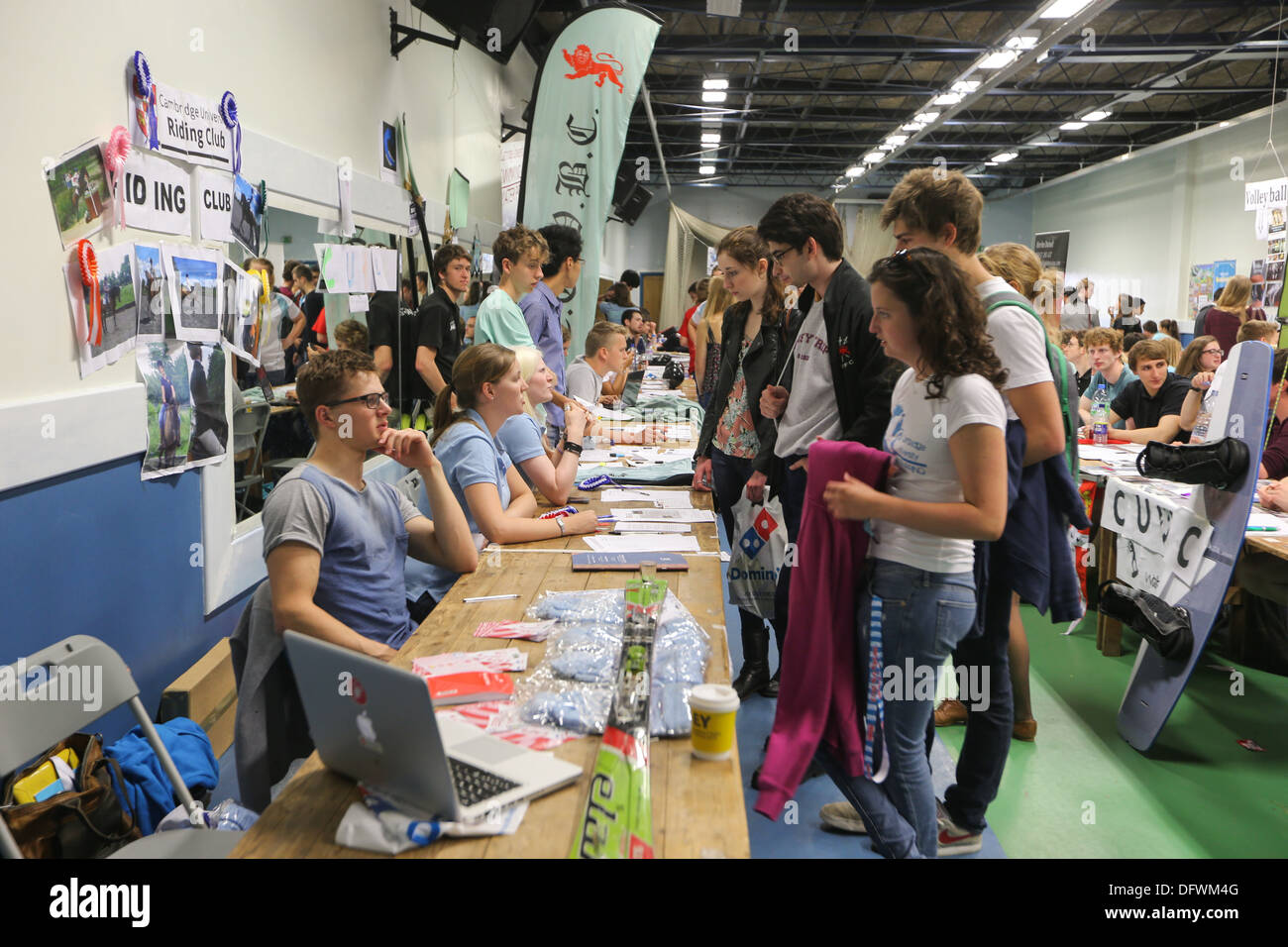 CAMBRIDGE UNIVERSITY STUDENTS FRESHERS FAIR 2013 Stock Photo - Alamy