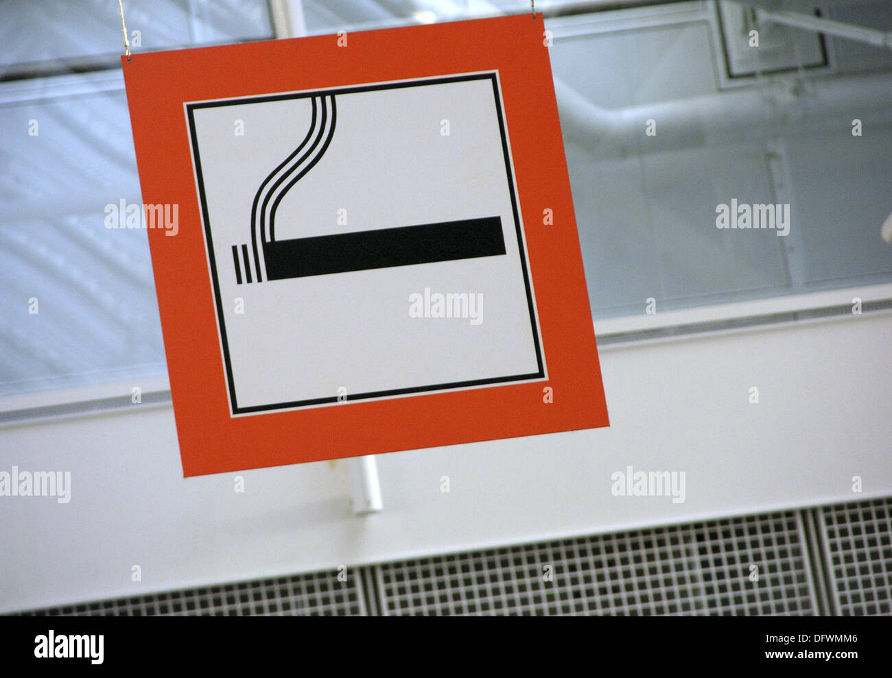 Inside smoking area hi-res stock photography and images - Alamy