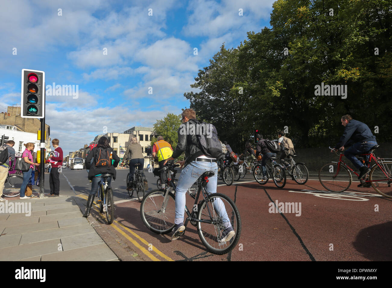 UK'S FIRST SAFETY CYCLE TRAFFIC LIGHTS IN CAMBRIDGE ON OCTOBER 8TH ...