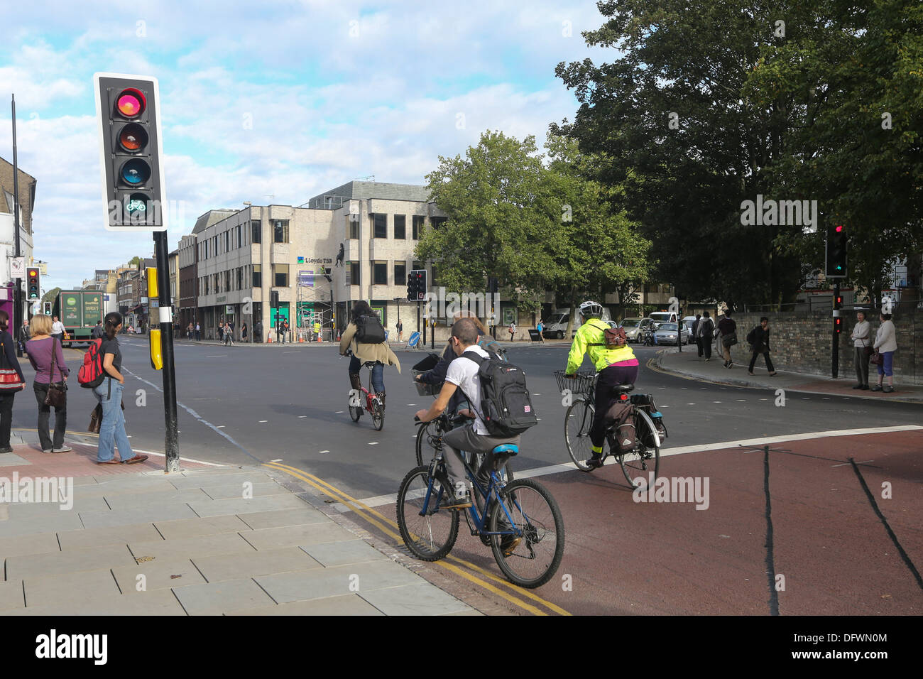 UK'S FIRST SAFETY CYCLE TRAFFIC LIGHTS IN CAMBRIDGE ON OCTOBER 8TH ...