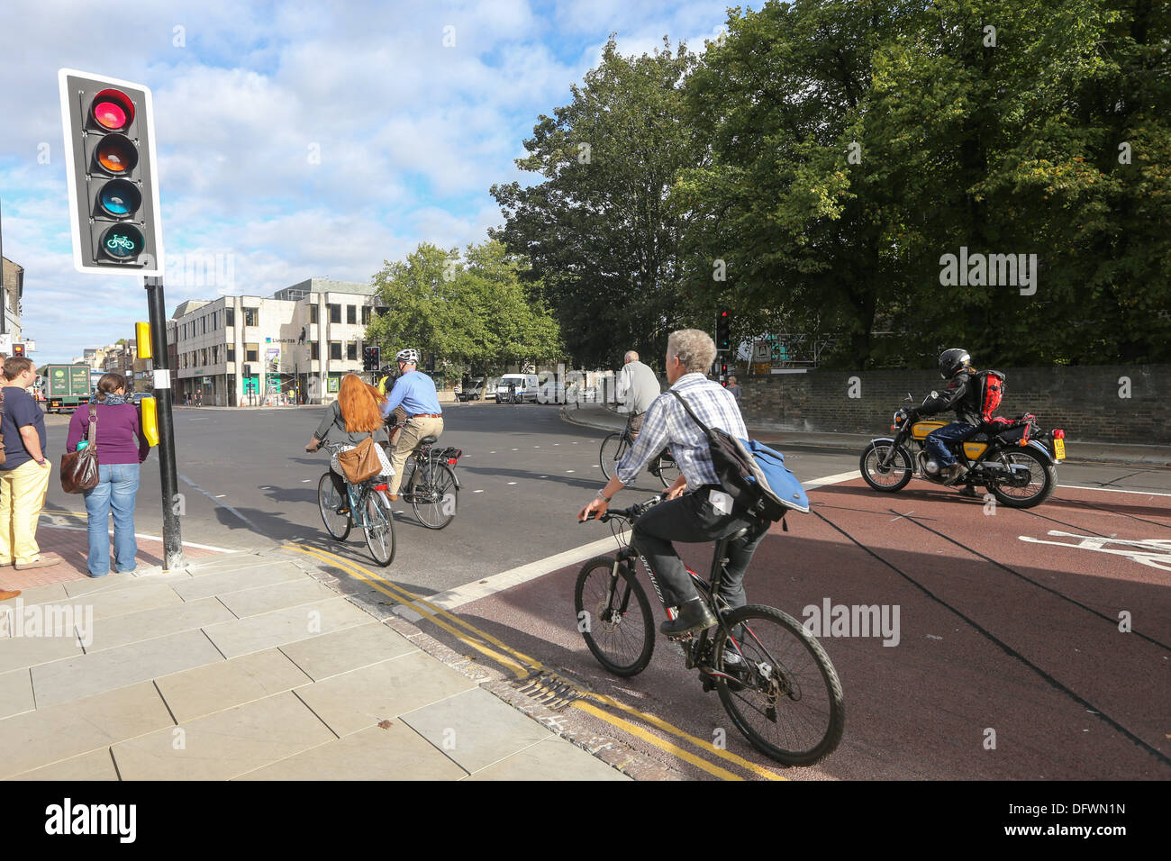 UK'S FIRST SAFETY CYCLE TRAFFIC LIGHTS IN CAMBRIDGE ON OCTOBER 8TH ...