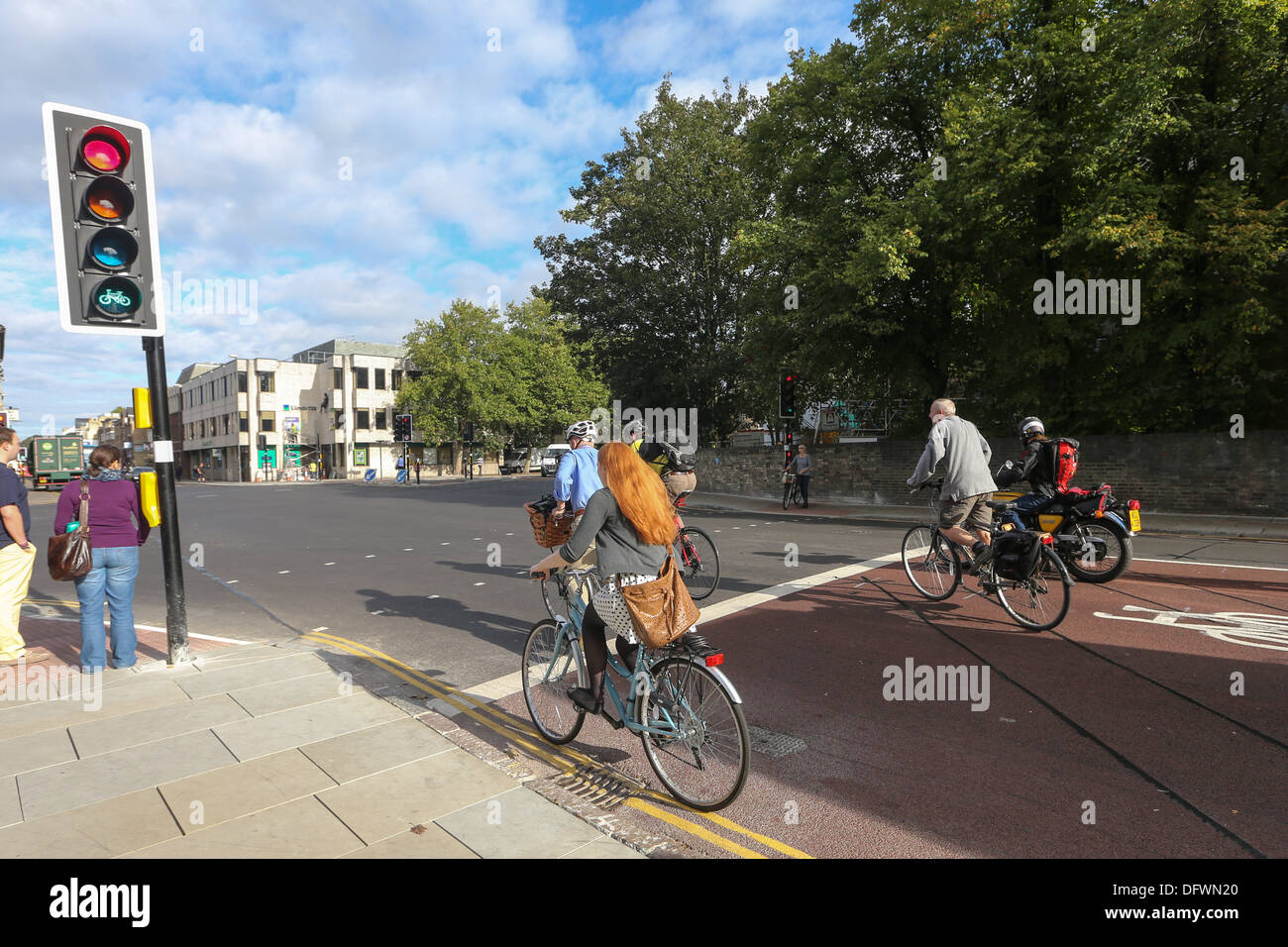UK'S FIRST SAFETY CYCLE TRAFFIC LIGHTS IN CAMBRIDGE ON OCTOBER 8TH ...