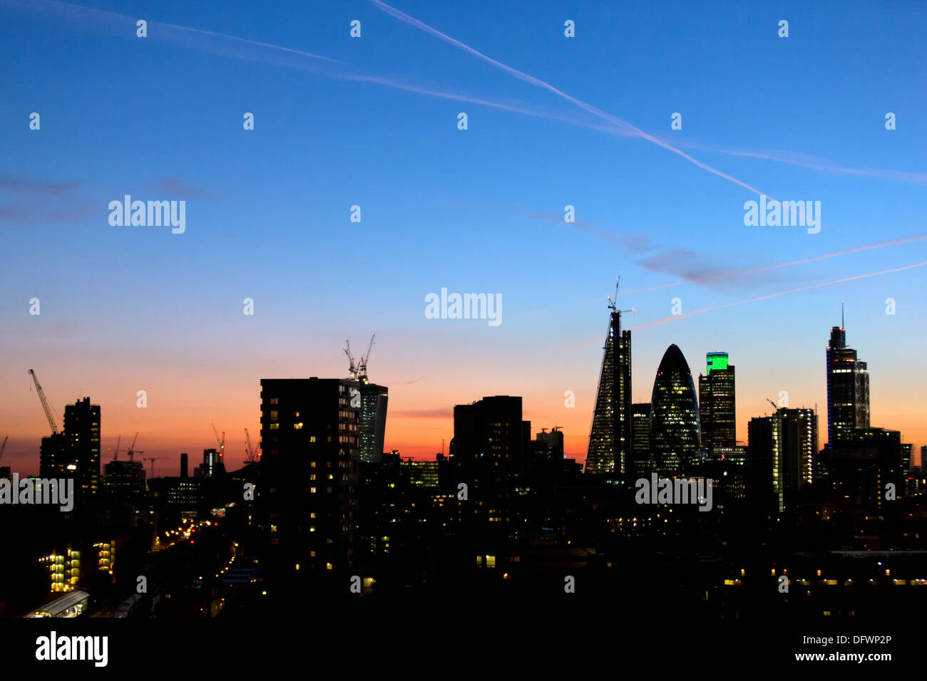 Blue skies over city of london hi-res stock photography and images - Alamy