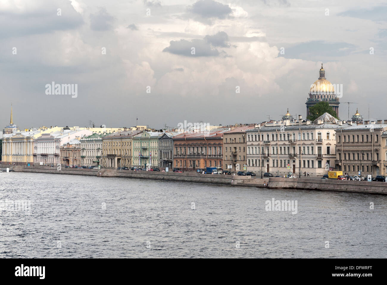 English embankment hi-res stock photography and images - Alamy