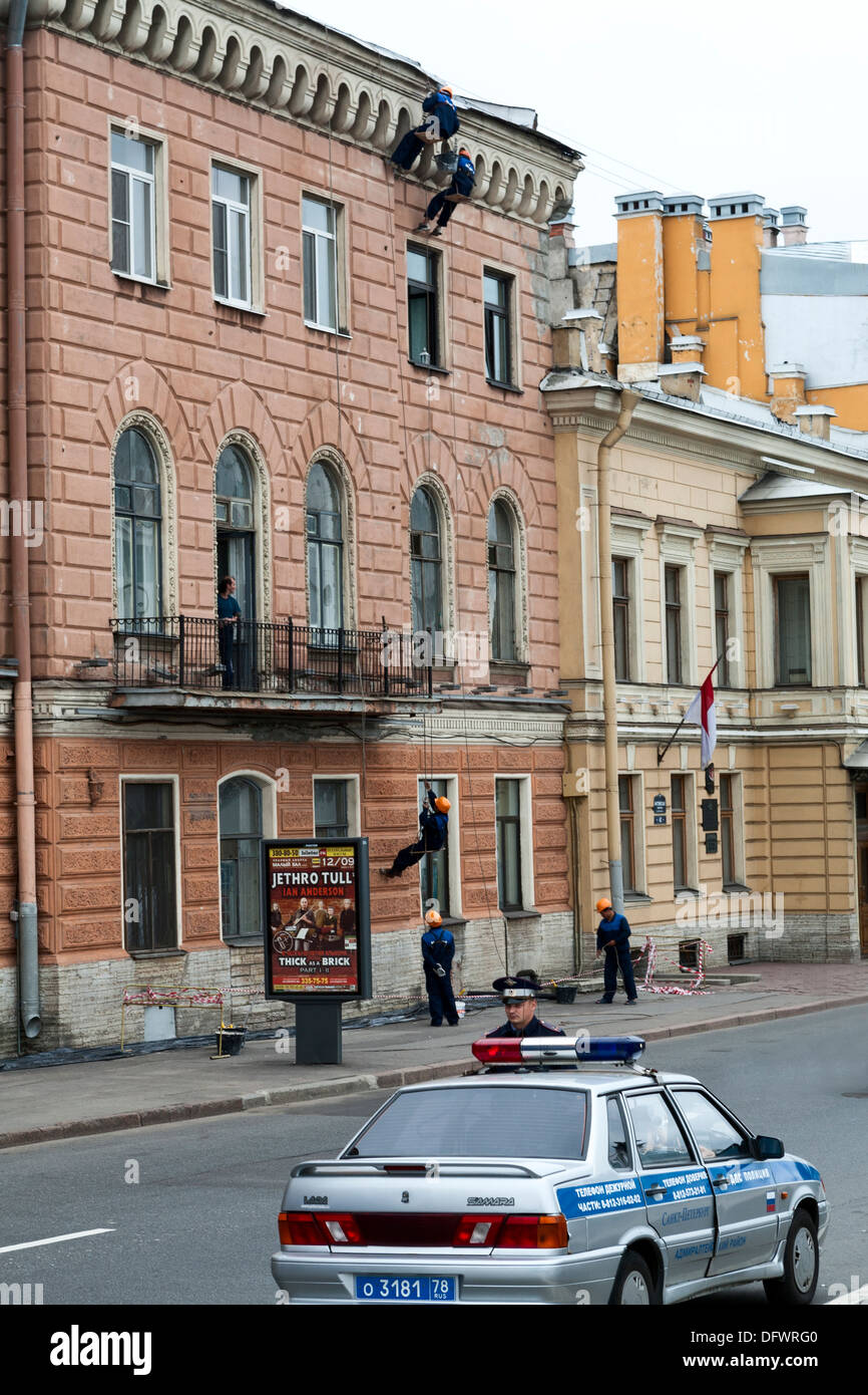 Scaling building hi-res stock photography and images - Alamy