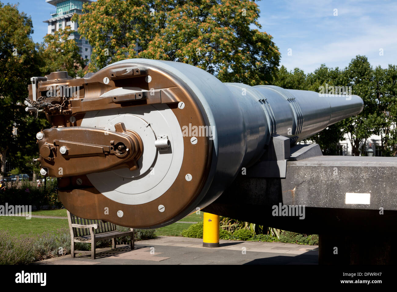 15-inch naval guns from HMS Ramillies & HMS Roberts outside Imperial ...