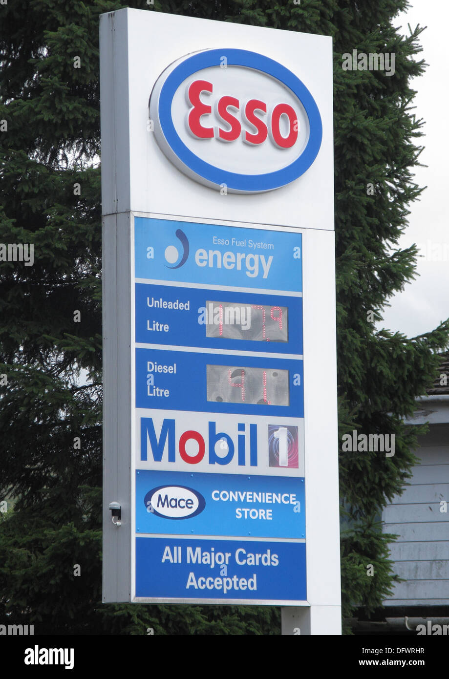 Esso sign hi-res stock photography and images - Alamy